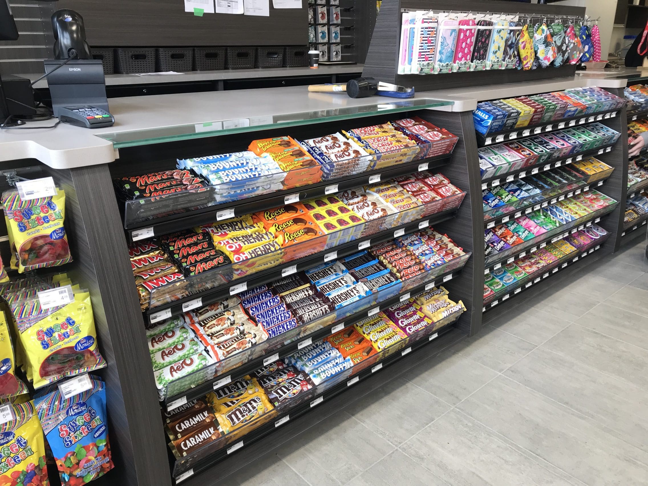 Comptoirs avec tablettes en métal | Etalex